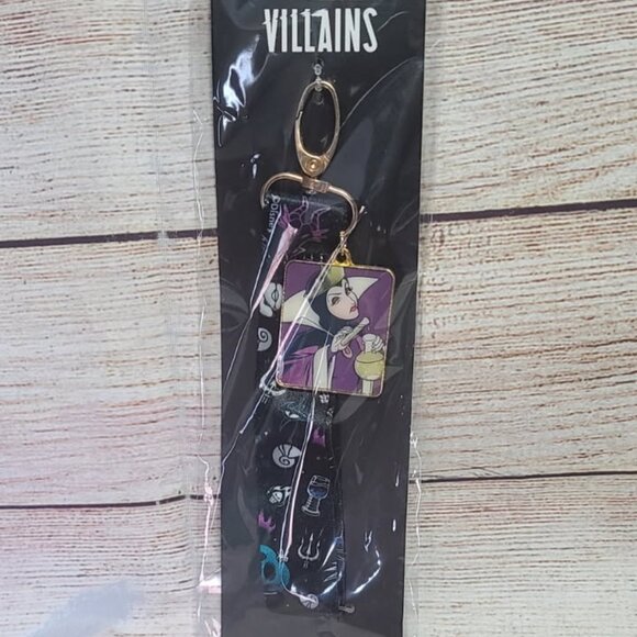 Disney | Bags | Disney Villains Maleficent Clipkeychain Wristlet New ...